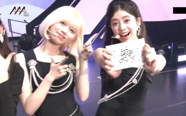 NiziU 2022 AAA Opening Stage: ASOBO — Full Performance on Stage - BiliBili