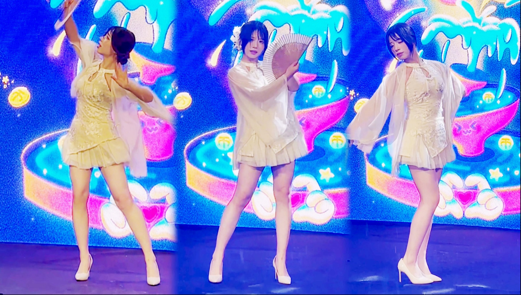 Cheongsam Beauty Dances in the Rain ️ Floral Moon Duo Live Feed - BiliBili
