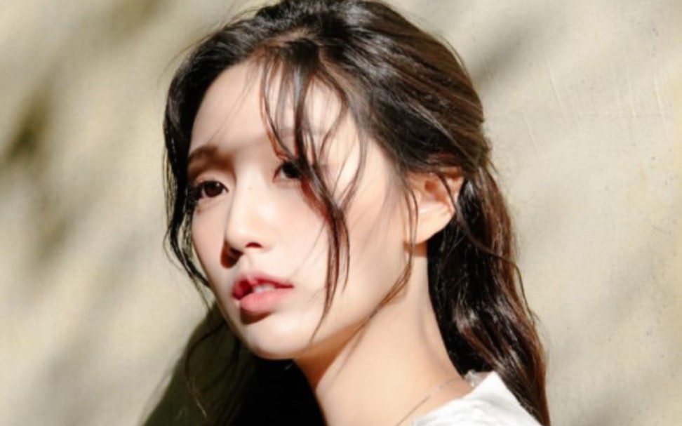 Heize Wrote and Composed It! Lovelyz’s Jeong Ye-in’s “Bus” Music Video ...