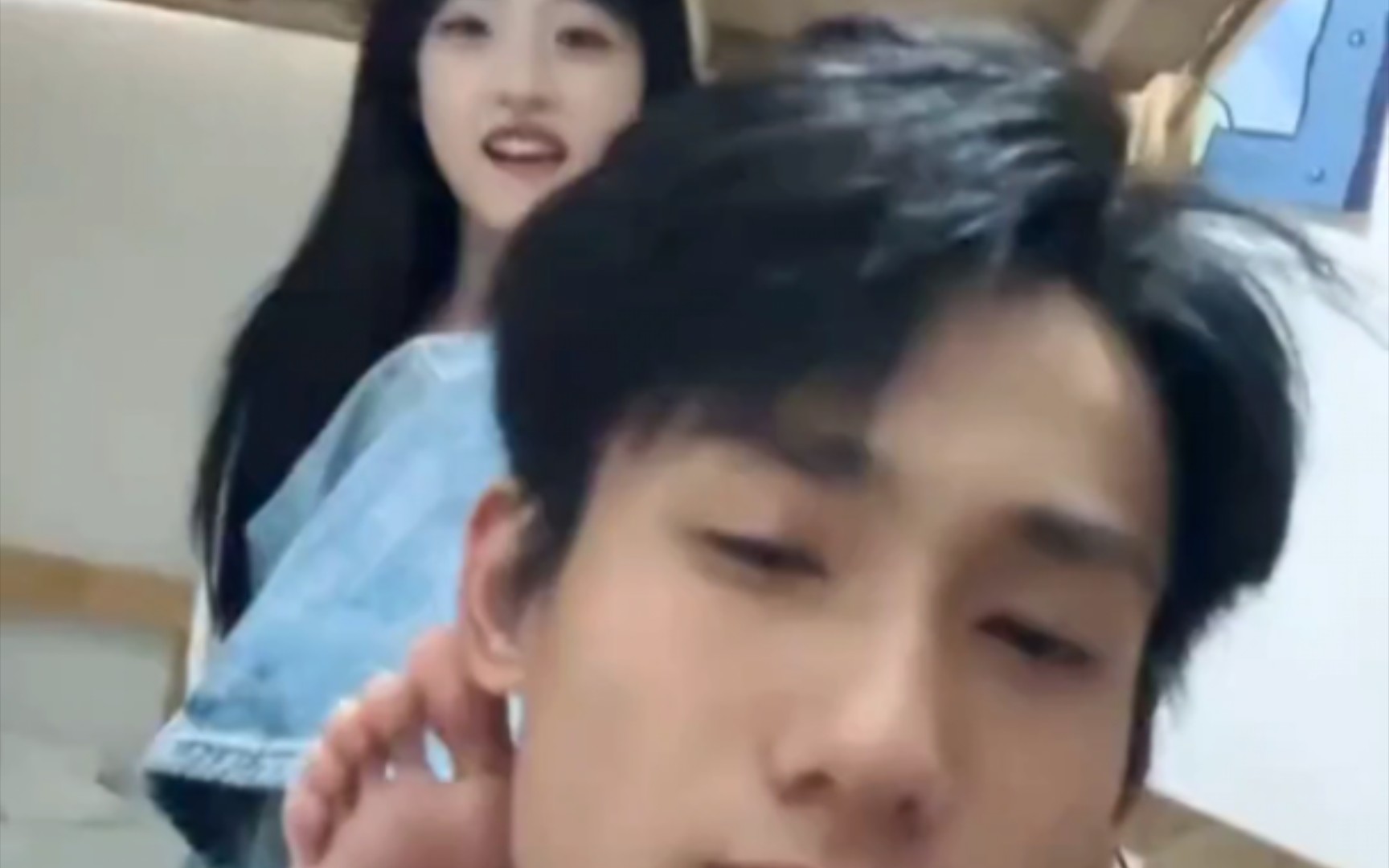 “Then that ‘Ouch, stop scratching!’ totally woke me up.” - BiliBili