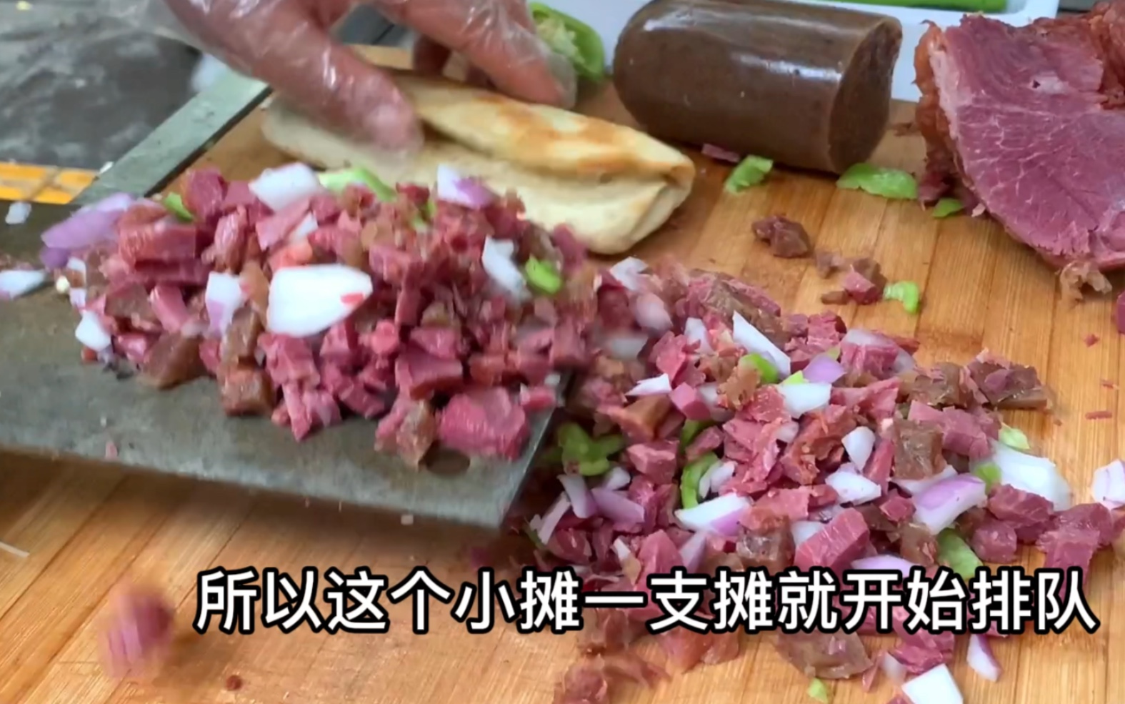 Been craving donkey meat buns and oil-tea mahua for a week—this 12-yuan ...