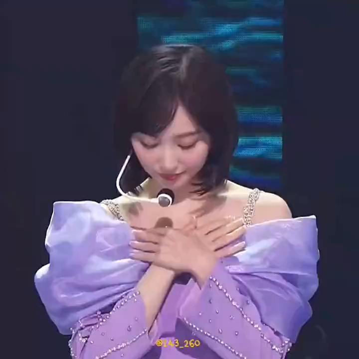 Idol Lee Woo-kyung of ALICE Breaks Down in Tears During a Live ...