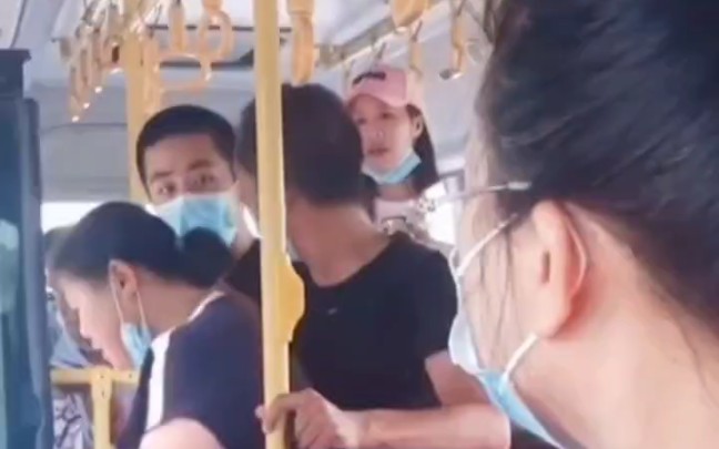 Police academy student pins down thief with one hand: “I’m a cop—do you ...