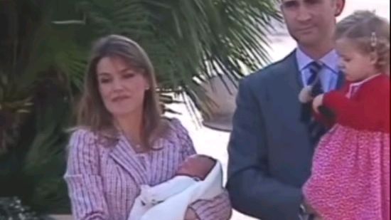 Spanish Royal Family: King Felipe VI, Queen Letizia, Crown Princess ...