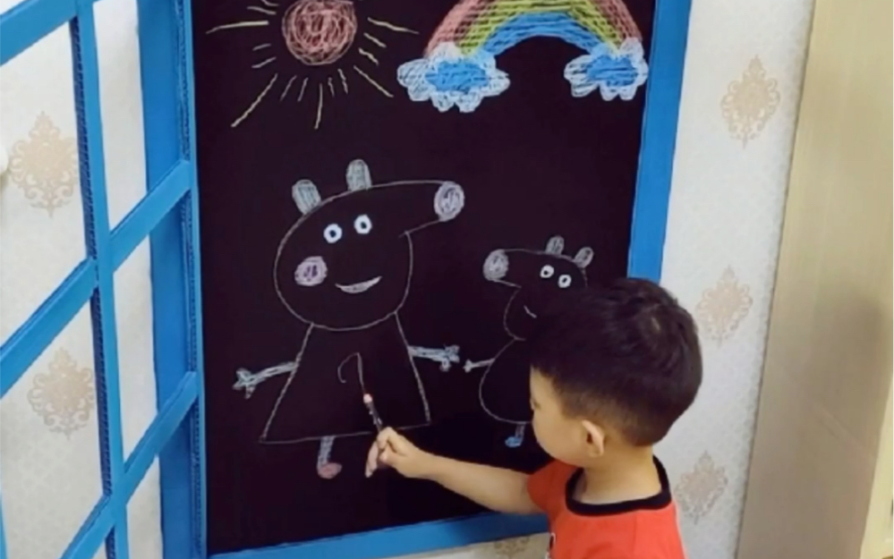 Turn a快递 cardboard box into a doodle wall for your kid—no more worrying ...