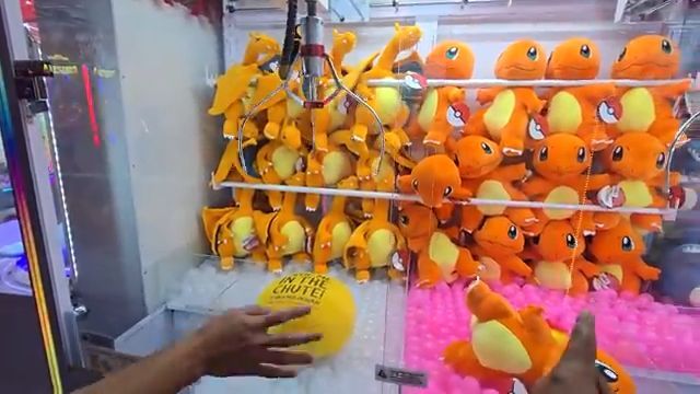 Catching 'Em All from the Claw Machine! - BiliBili