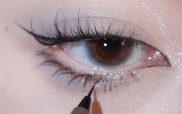 Line-drawing eyeliner pen is so convenient! - BiliBili
