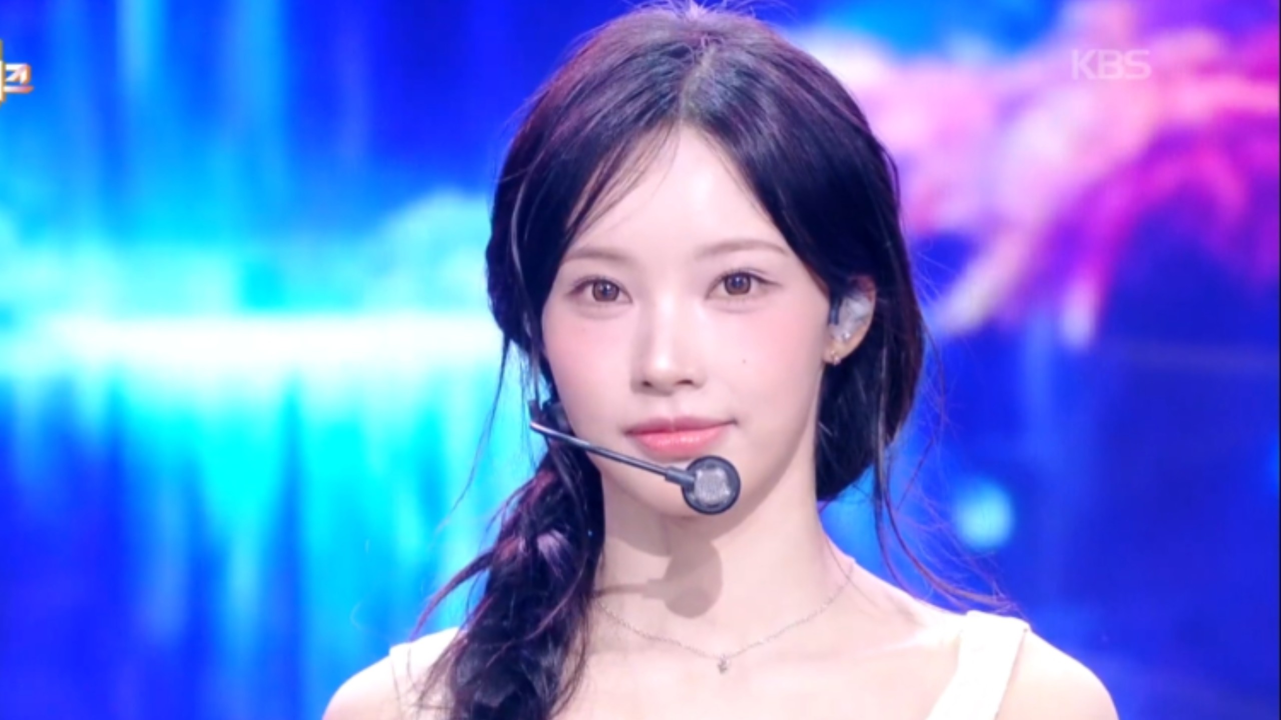 RESCENE “Runaway” Comeback Stage 260410 - BiliBili