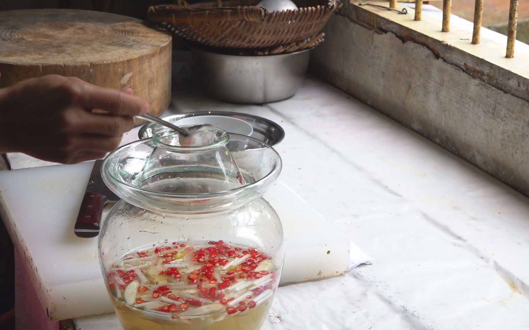 Kepala Koki Ajari Cara Bikin “Cakar Ayam Saus Cabai Asam” di Rumah ...