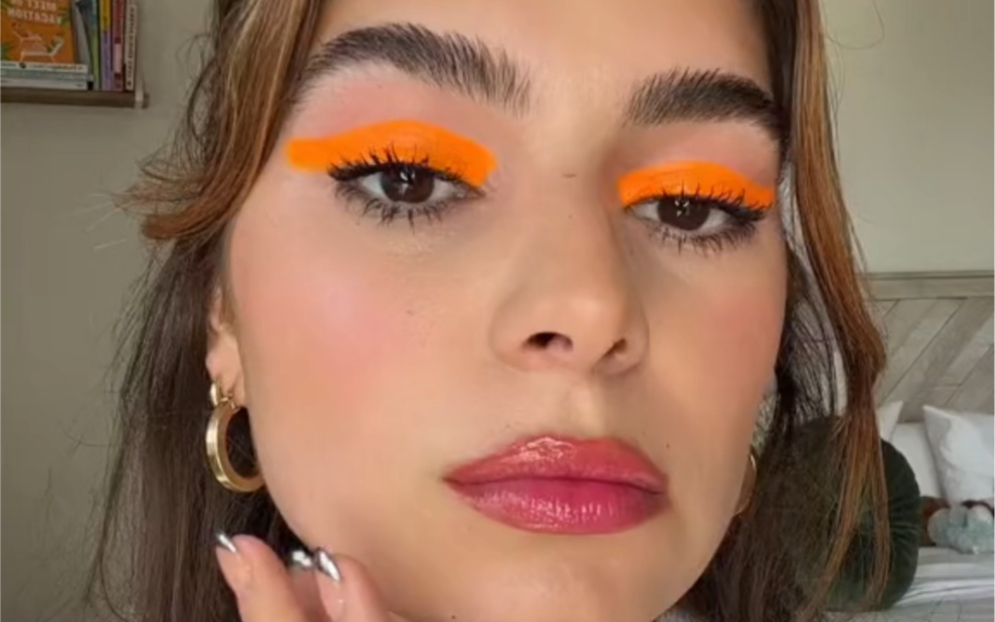 I thought this eyeshadow palette was only for artists—it’s so vibrant ...