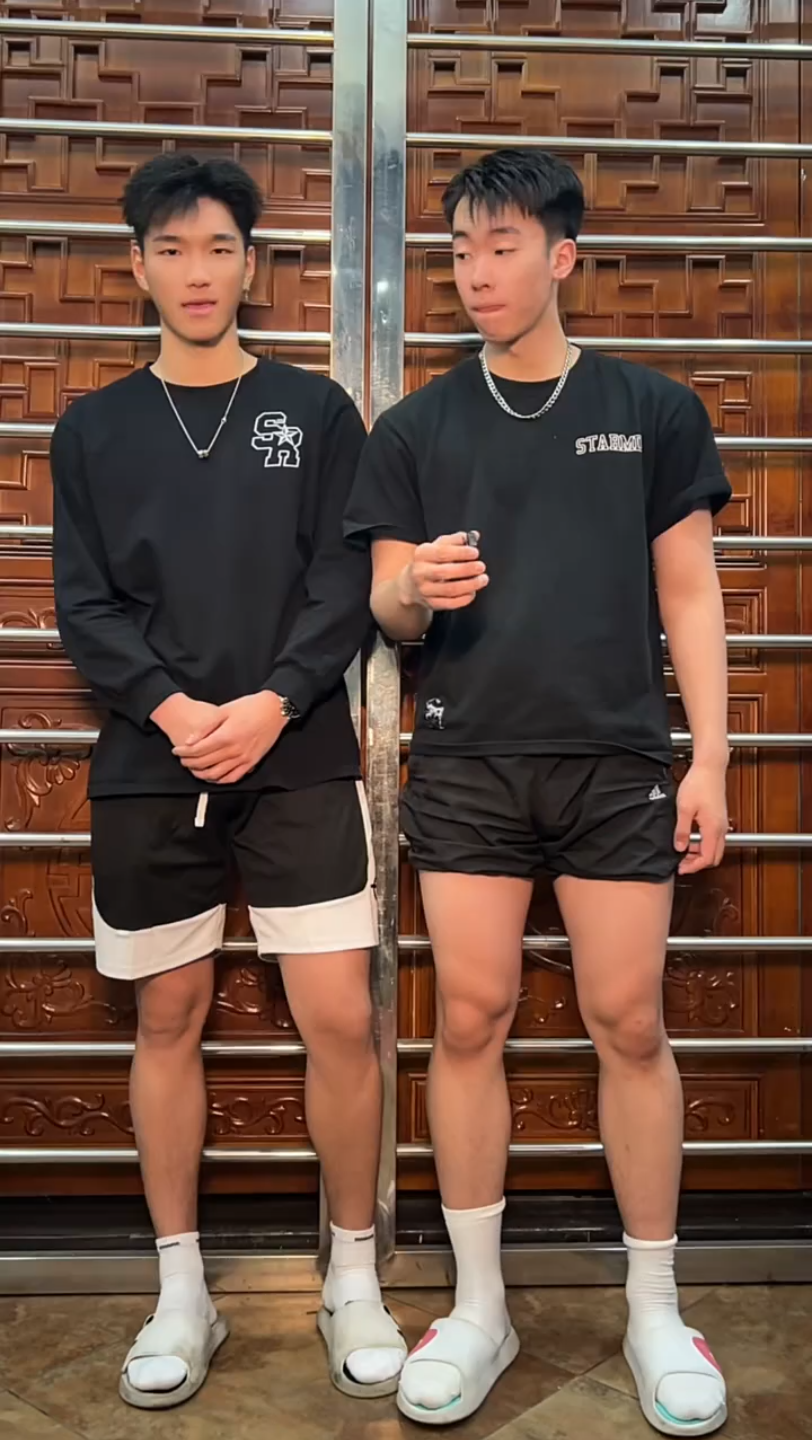 Female Reporter Interviews Shuanglong’s Student Athletes... - BiliBili