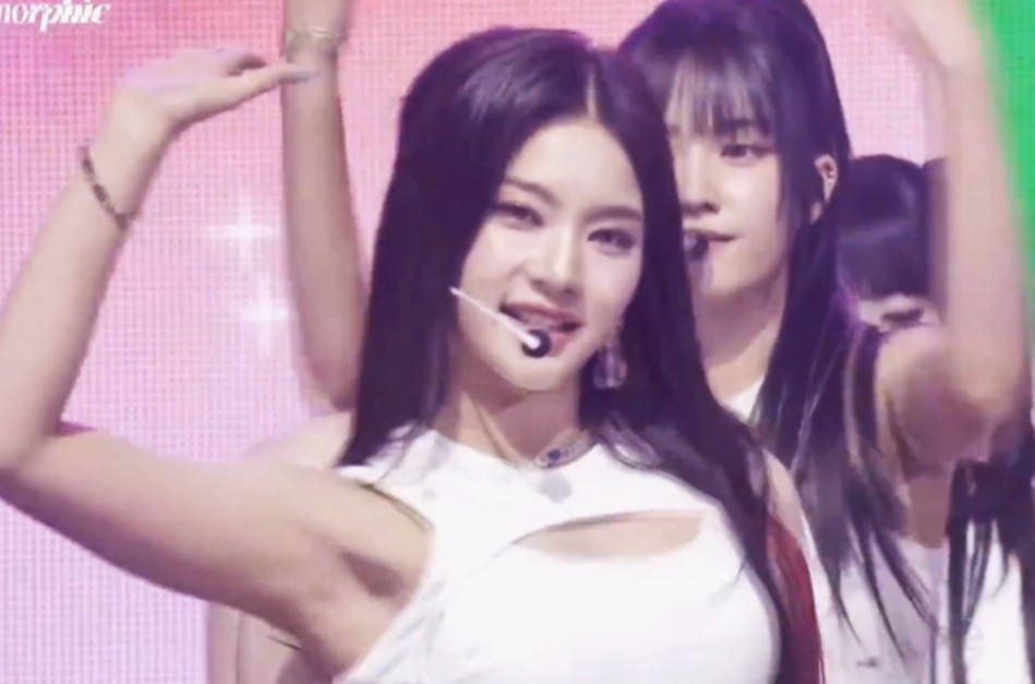 STAYC Comeback Show Live: Full Stage of “1 Thing” + “Stay WITH Me” + “Flexing On My Ex ...