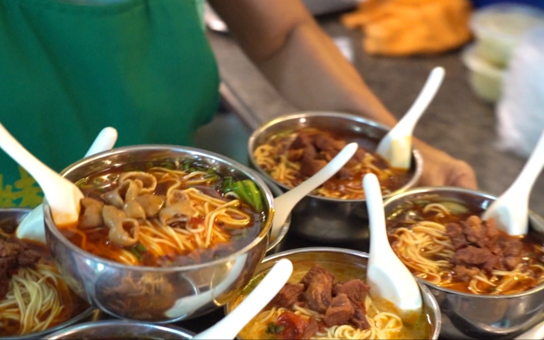 A Chongqing family in Haikou has cooked up the No. 1 beef noodle—RMB 13 ...
