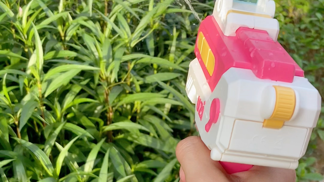 Summer Must-Have Water Gun — The Real MVP! - BiliBili
