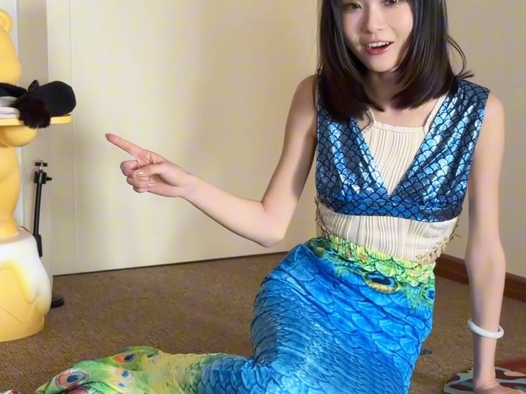 Swipe away after watching the first set, please! - BiliBili