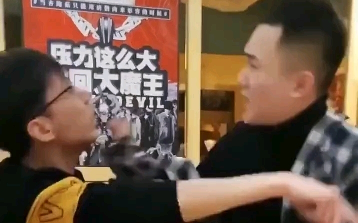 The Year’s Epic Show: “Let the Hat Fly!” - BiliBili