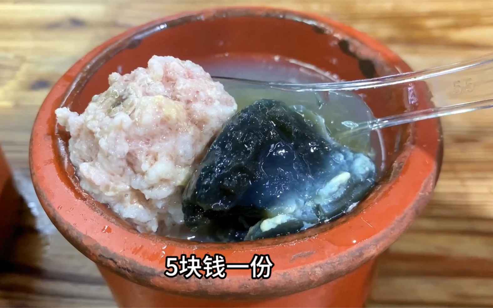 Late at night in Nanchang, slurp up clay-pot soup and fried rice for ...