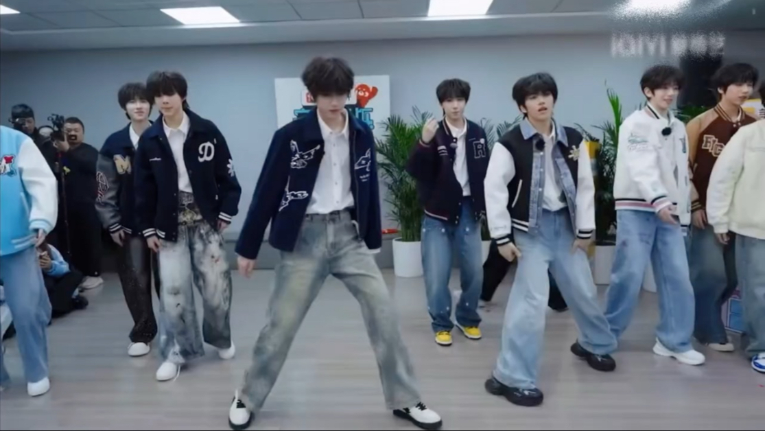 [TF Family] Dancing SAUCE in Front of Liu Yaowen - BiliBili