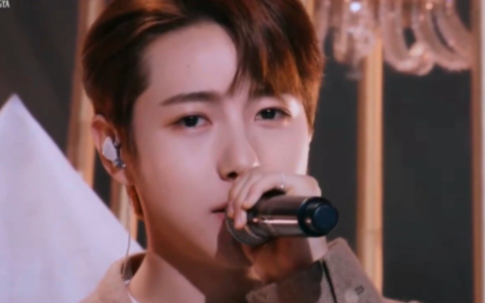 An Chi-hyun x Yesung x Kim Jun-myeon x Moon Tae-il x Huang Ren-jun ...