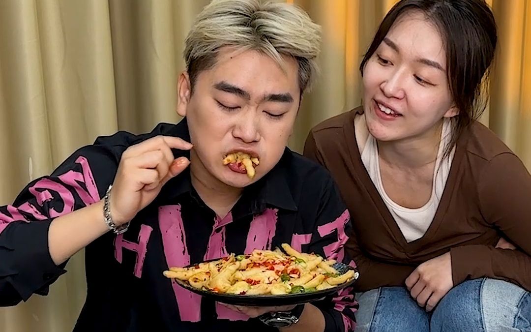 #Spicy & Tangy Boneless Chicken Feet When we two take on challenges ...