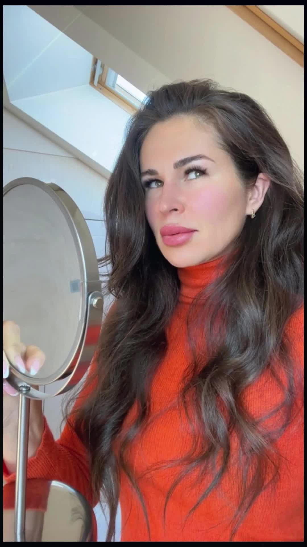 Stunning Lips - BiliBili