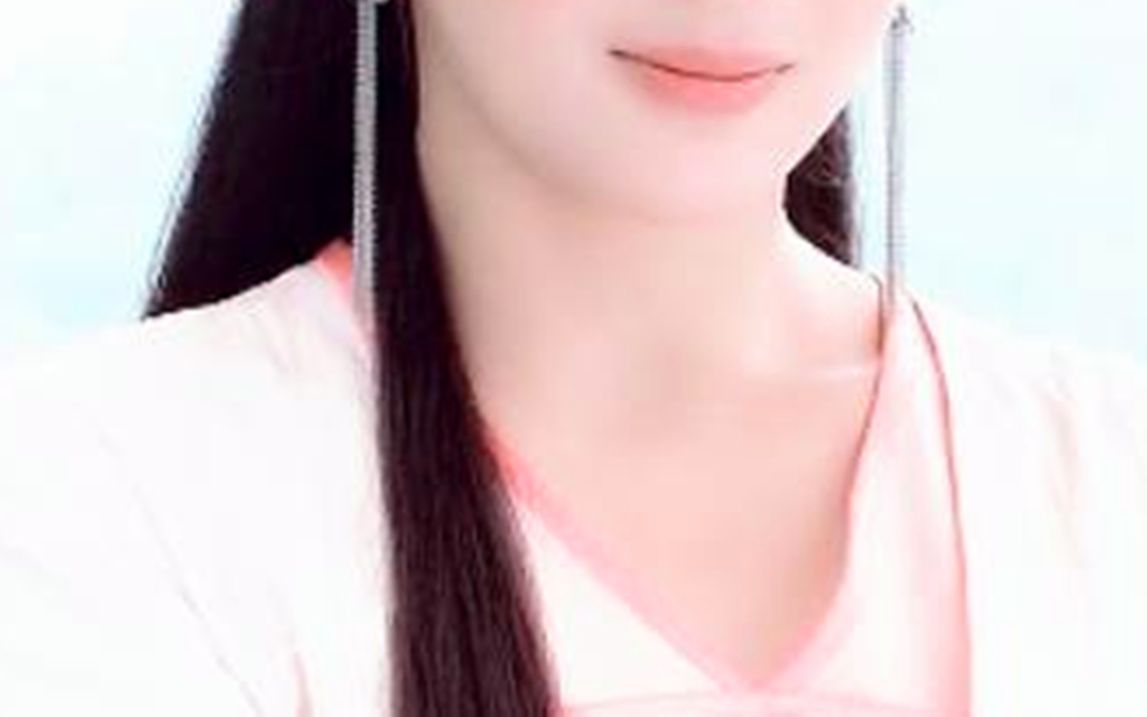 Holy crap! She was this stunning before she even met Yu Zheng ...