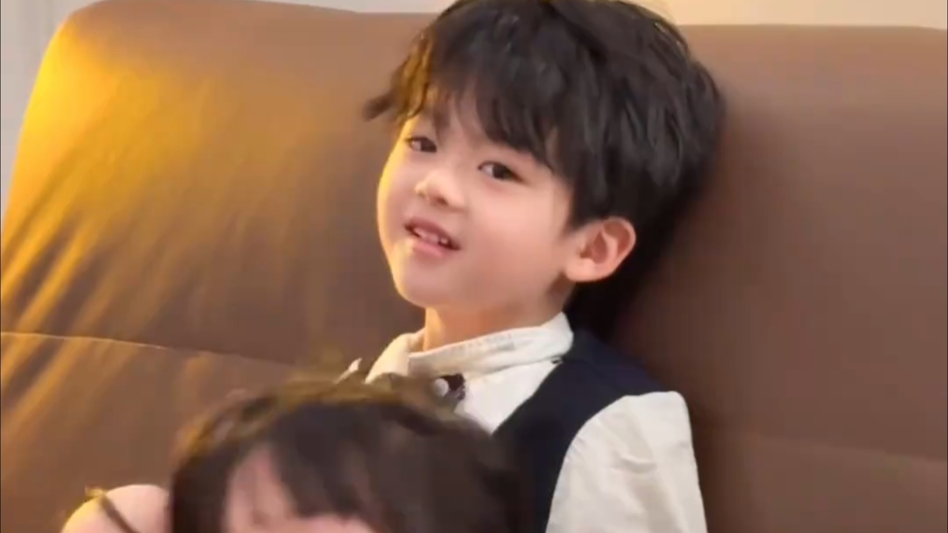 When the little brother was watching TV, his big sister suddenly lay ...