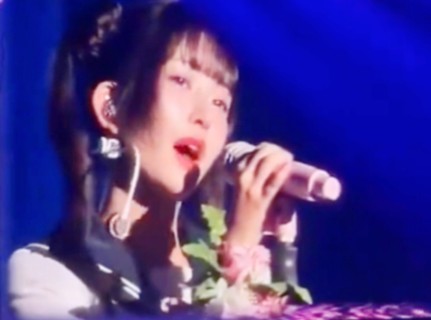 Ren Naoi’s Live Performance of “Kiss”! - BiliBili