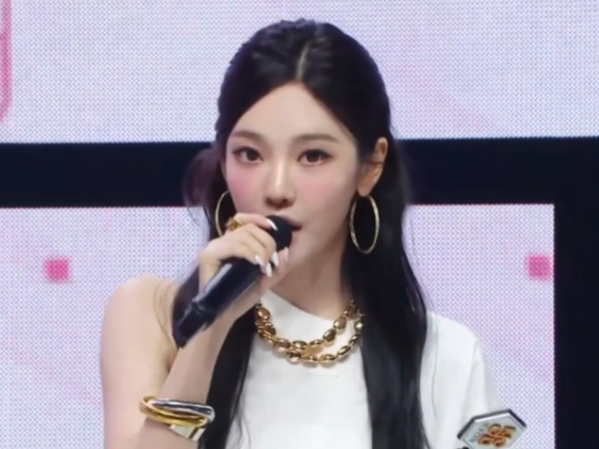 K-Pop “Otherworldly” Vocal Compilation (Part 21) - BiliBili