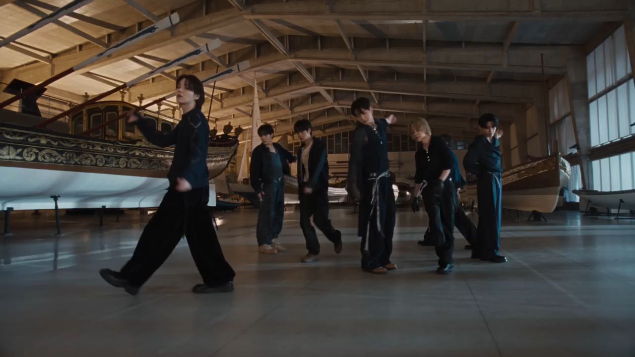 BTS (방탄소년단) 'SWIM' Official Performance Video - BiliBili