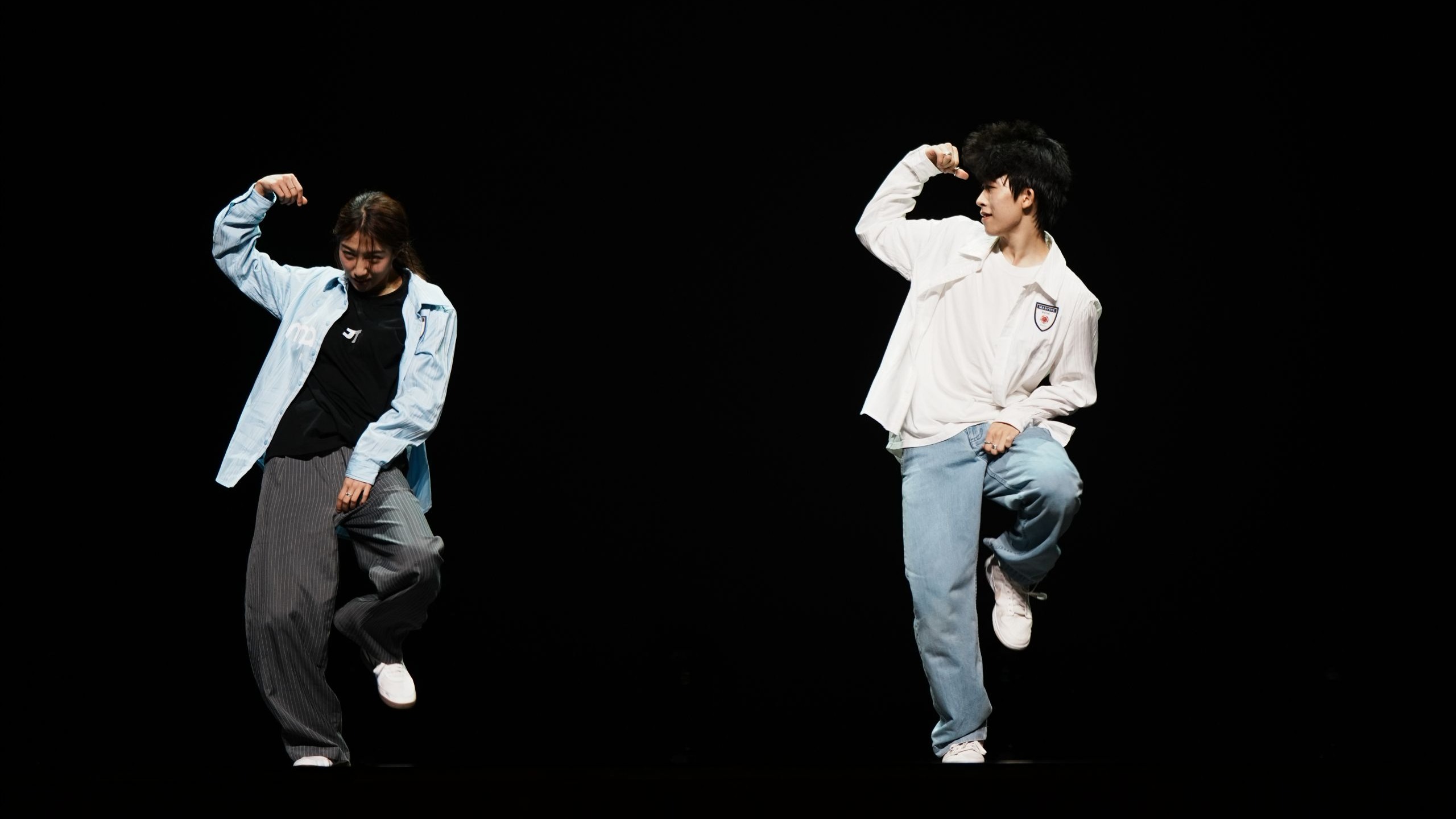 Xi Jiaqi & Zhou Yuxiang Make a Surprise Appearance on Peking University ...