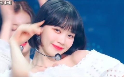 LE SSERAFIM Debut Sub-Title Track “BLUE FLAME” One-Click Outfit Change ...