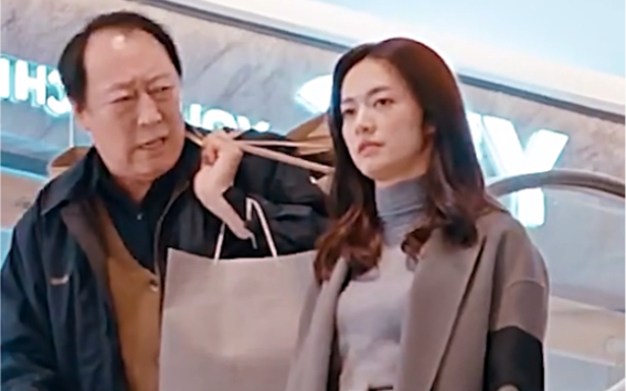 No matter which show this old guy’s in, I still think he’s Su Daqiang ...