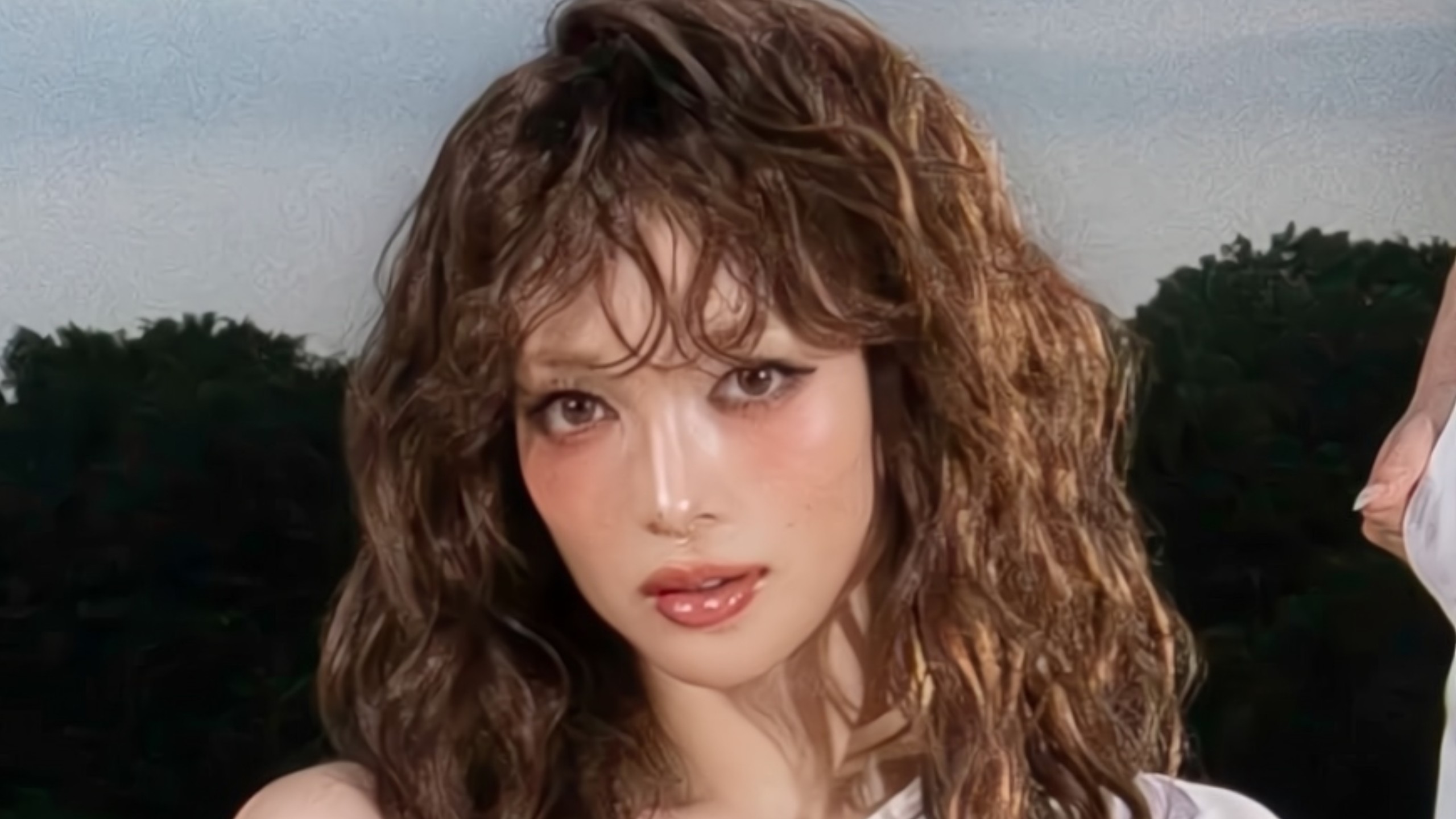 XG’s “ROCK THE BOAT” MV Is Now Available! - BiliBili