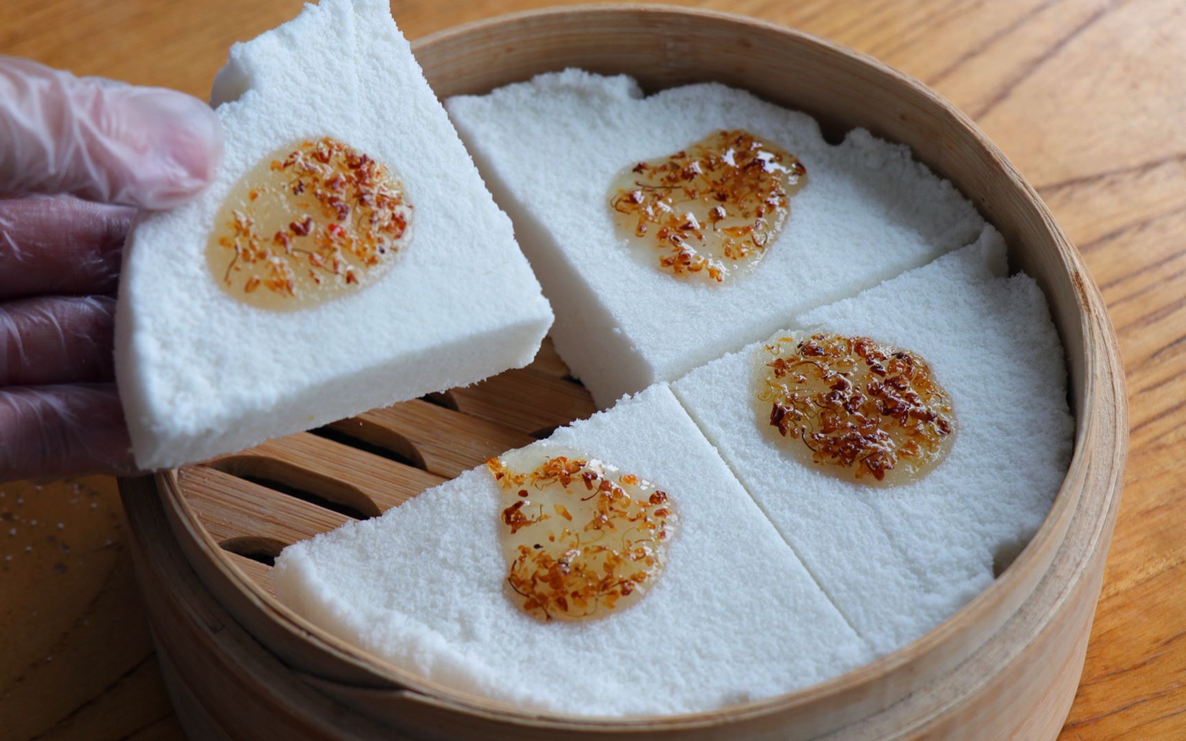 [Osmanthus Fresh Rice Cake] A traditional breakfast snack made with ...