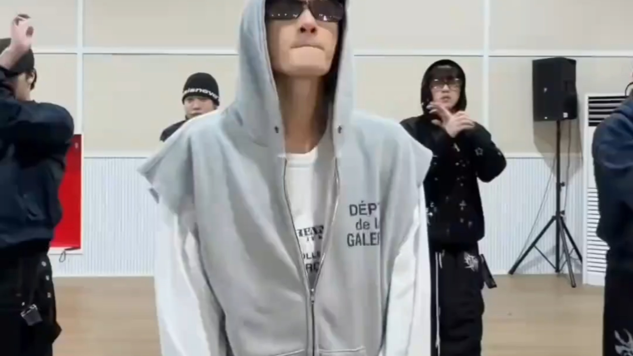 How many versions of Tan Jianci’s hook-hand dance are there? Even the ...