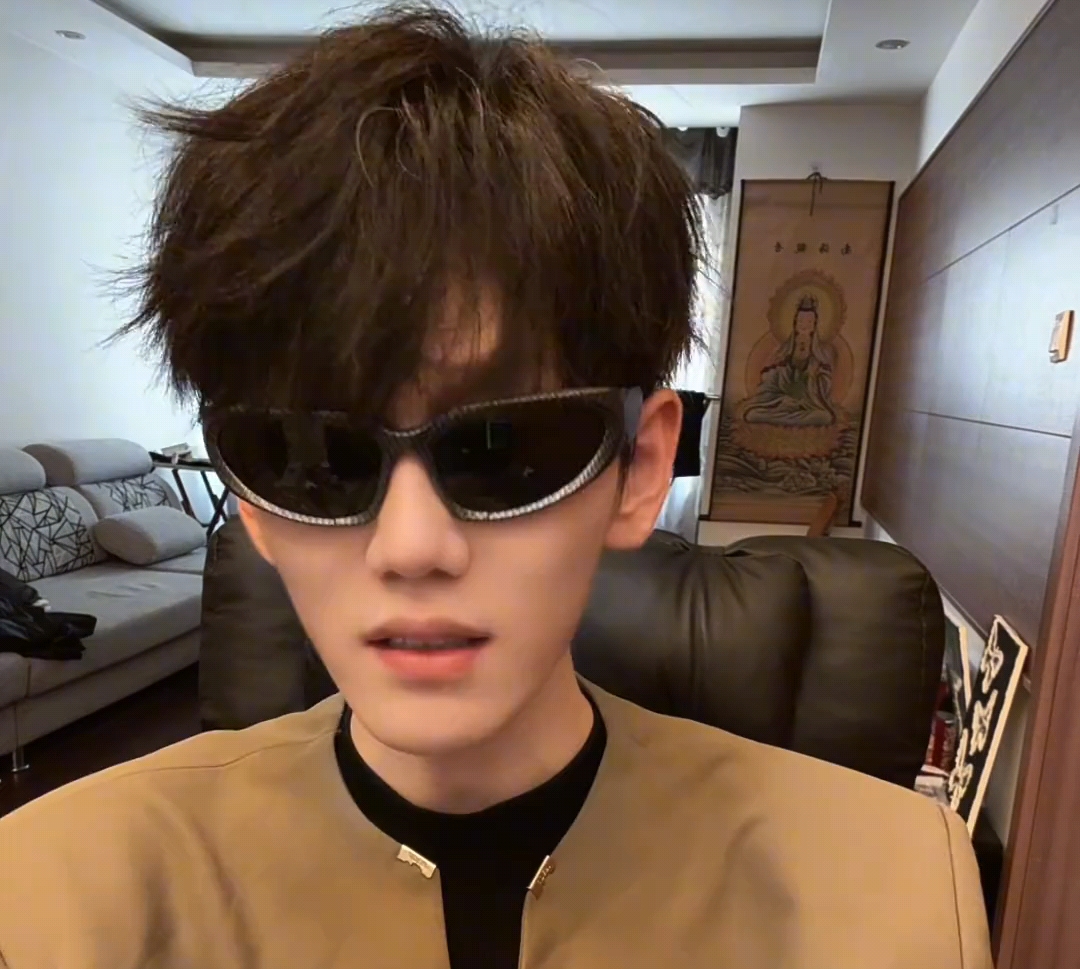 “Male models can have relationships—and mean it.” - BiliBili