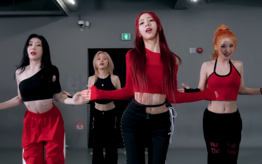 ITZY Mr. Vampire practice room unveiled - BiliBili