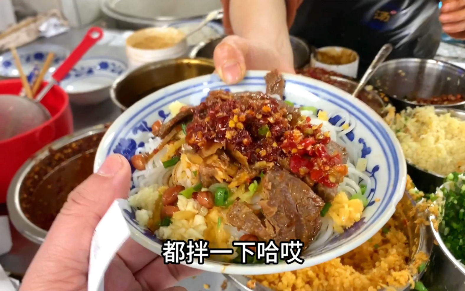 3 RMB for Nanchang mixed rice noodles, 4 RMB for earthenware pot soup ...