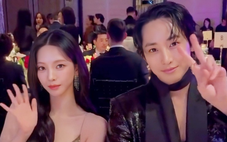 Yoojimin dan Lee Su-hyuk duduk berdua, benar-benar enak dipandang ...