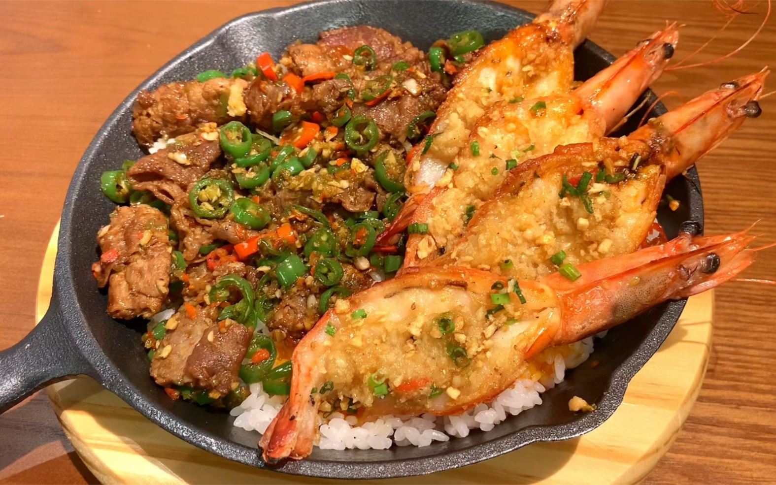 Two iron-plate meals back-to-back at lunch and dinner—garlic-grilled ...