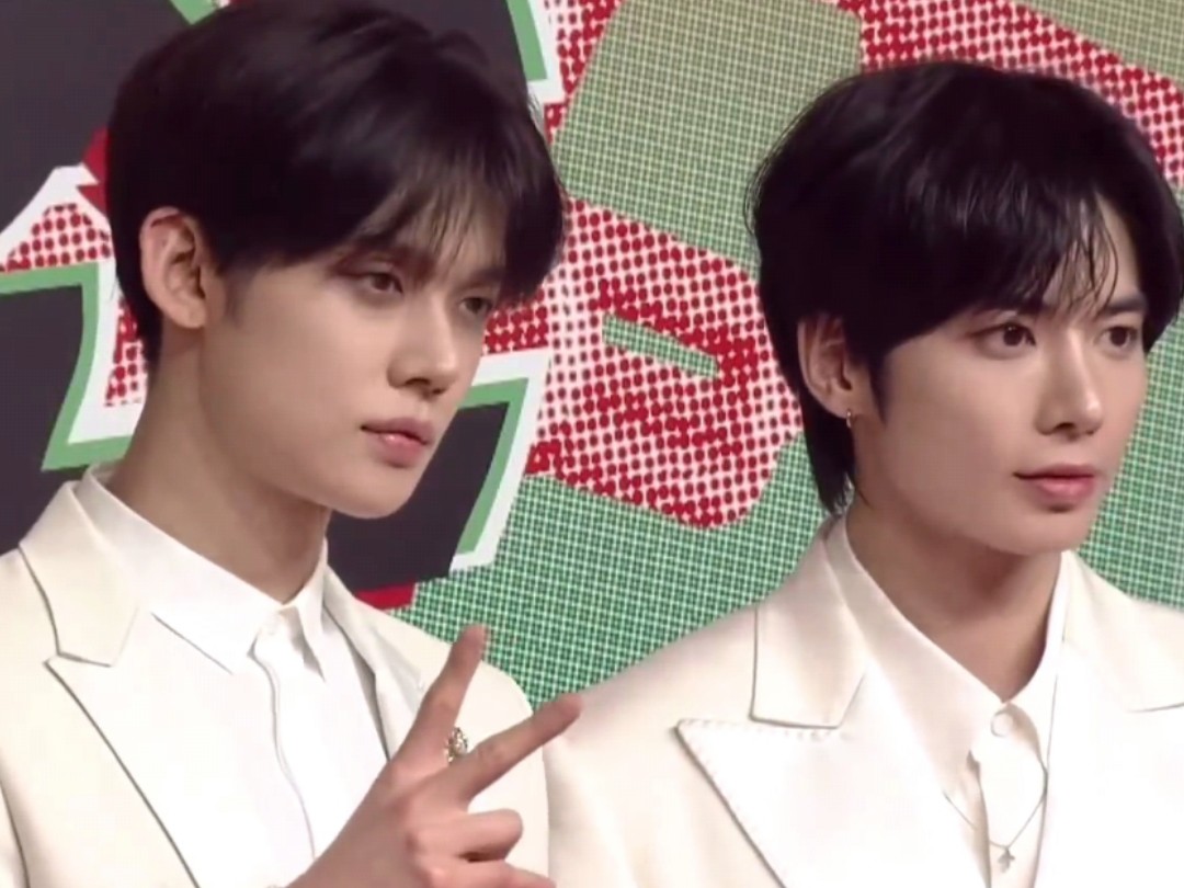 TXT’s 2025 SBS Gayo Daejeon Red Carpet Look in White Suits! - BiliBili