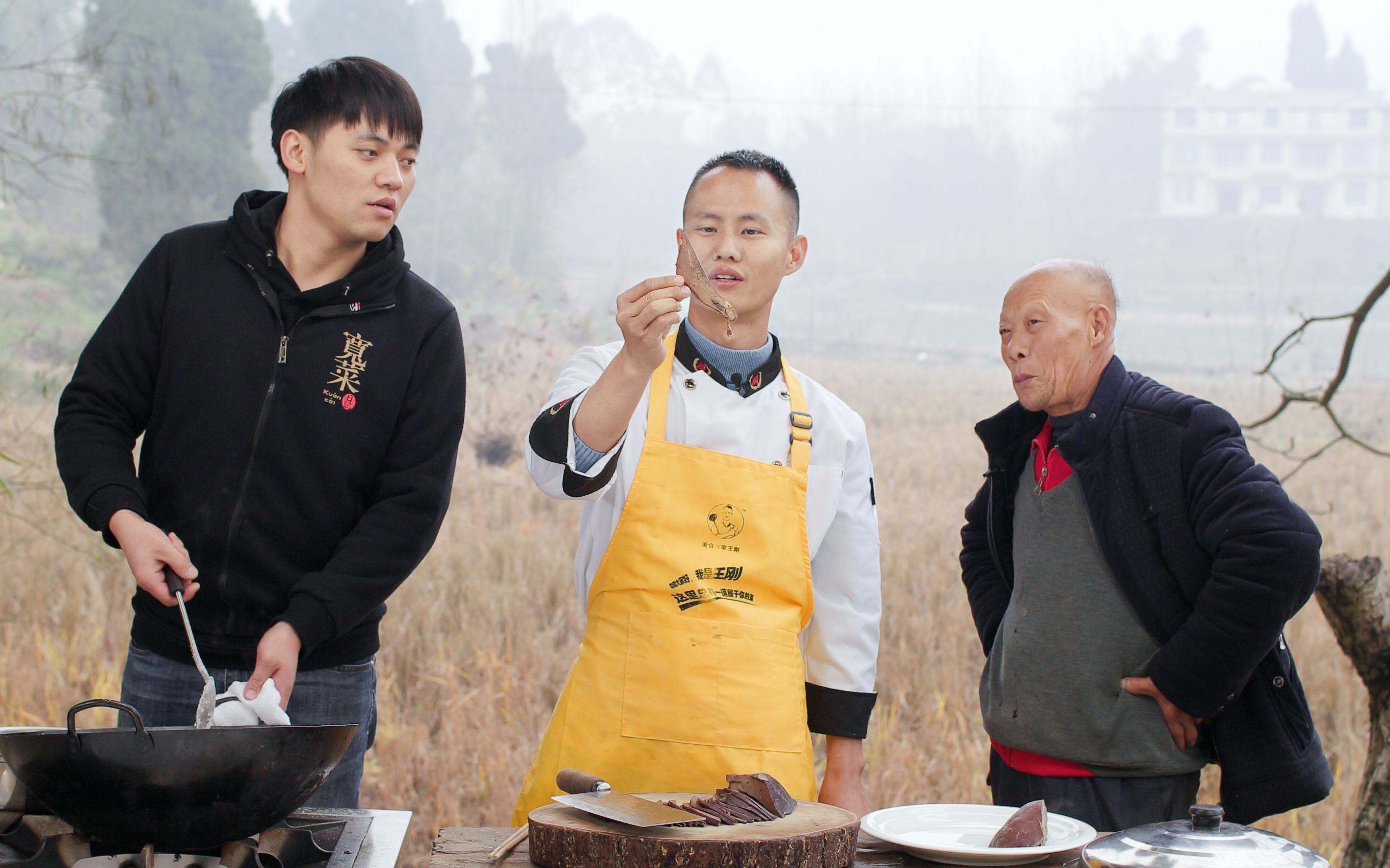 Fourth Uncle orders “salt-baked pig liver”—six jin of salt for two jin ...