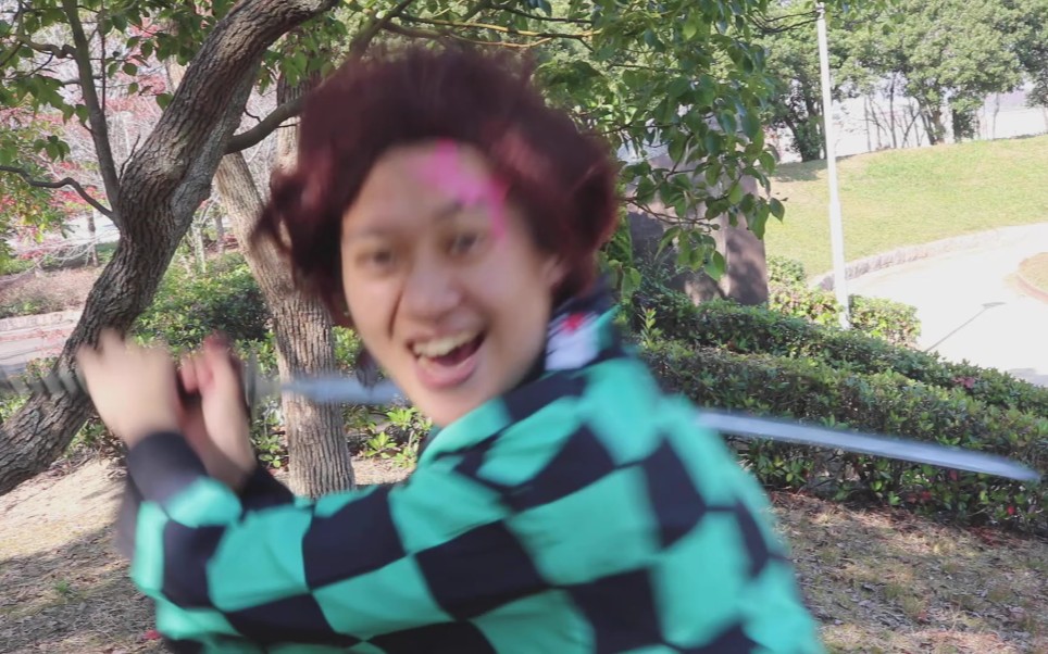 [Short Clip] Demon Slayer: Hilarious Live-Action Cosplay Drama - BiliBili