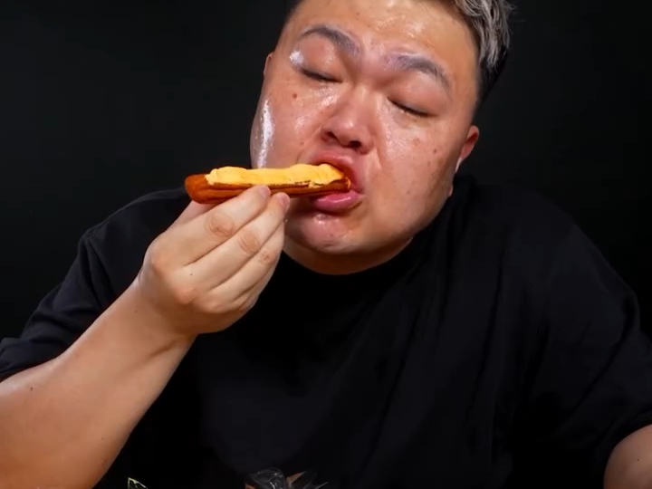 Pig God Opens Mystery Boxes - BiliBili