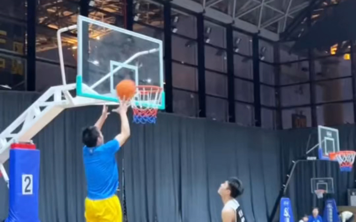 “Holy crap, this dude’s just racking up EXP!” #Basketball - BiliBili