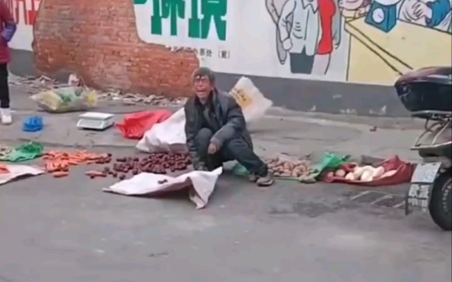 Old Vegetable Vendor’s 500 Yuan Stolen—Crumpled on the Sidewalk, Crying ...