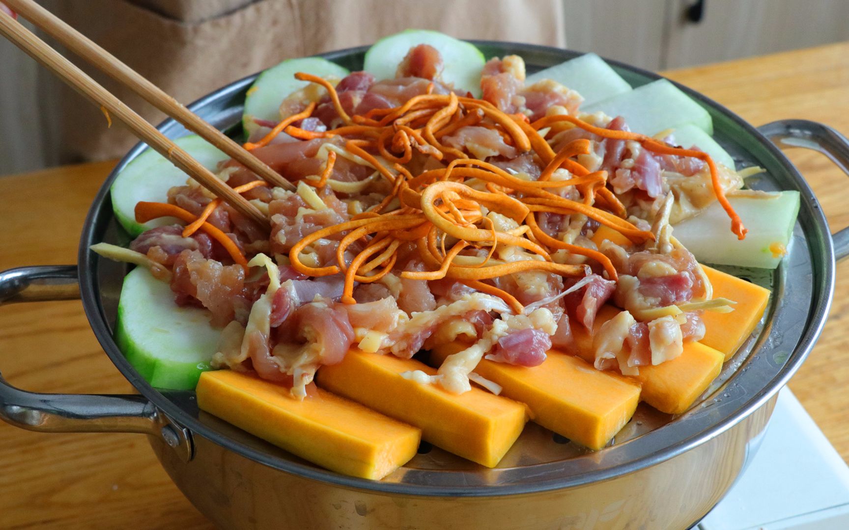 [Steam-and-Stew Chicken] One chicken, two ways—steamed on top, stewed ...