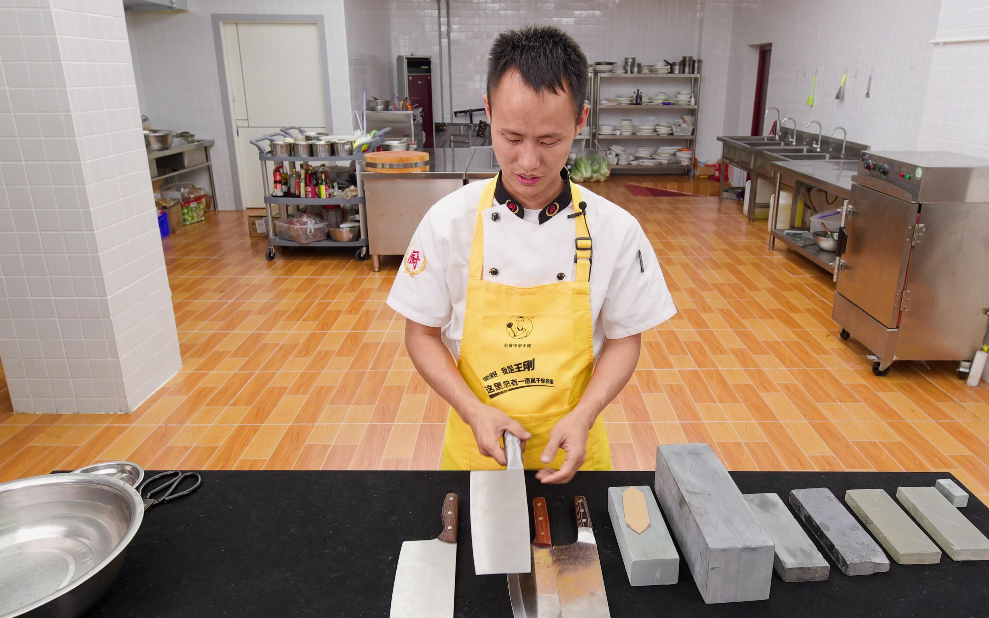 The Full Knife-Sharpening Process: Initial Edge, Sharpening, Fine Grinding, Razor-Sharp Blade ...