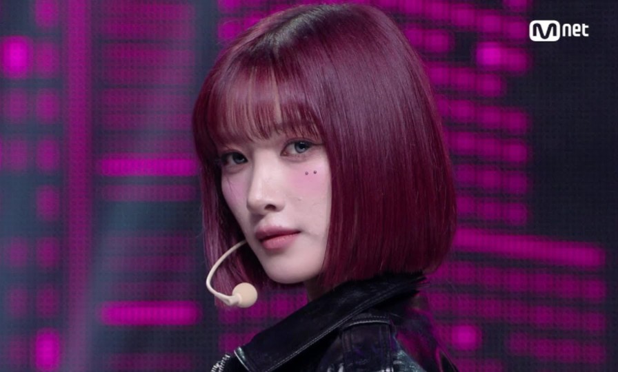 PURPLE KISS’s New Song “ON MY BIKE” Makes Its Debut Stage! - BiliBili